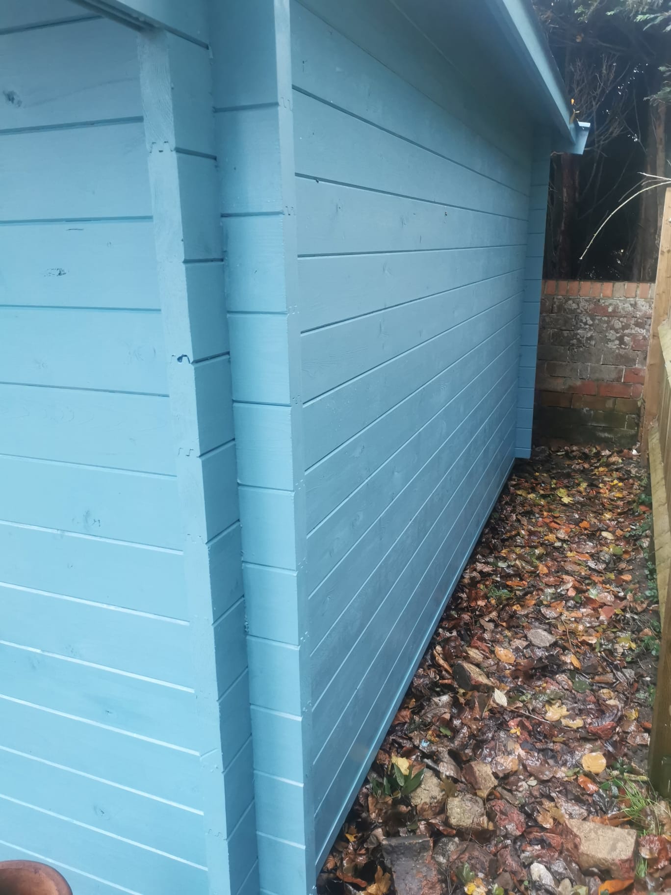 Garden cabin column corners